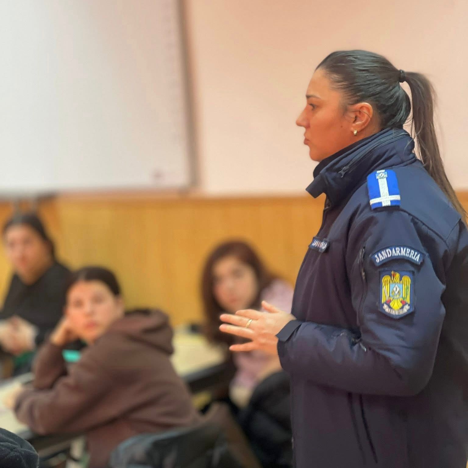 Bullying-ul, violența și capcanele din online, explicate pe înțelesul ...